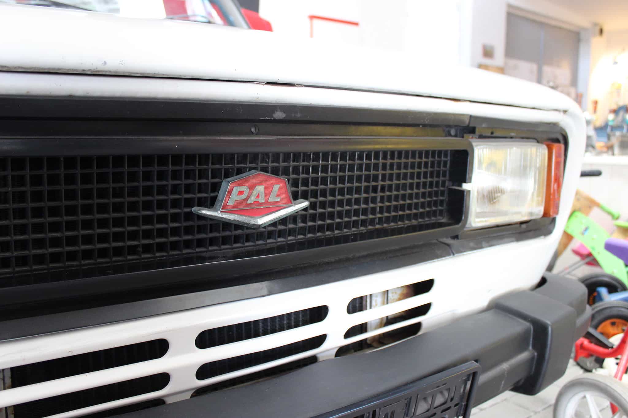 Ever heard of the Fiat 124s Indian brother? Here we have the Premier ...